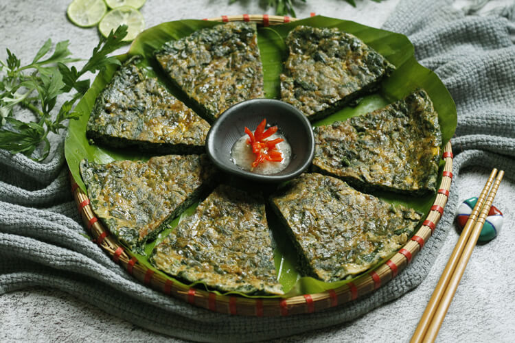 Cách làm món trứng rán ngải cứu thơm ngon hấp dẫn - Cà Tím